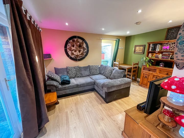 Earthy Spacious Hidden Gem House - Glastonbury