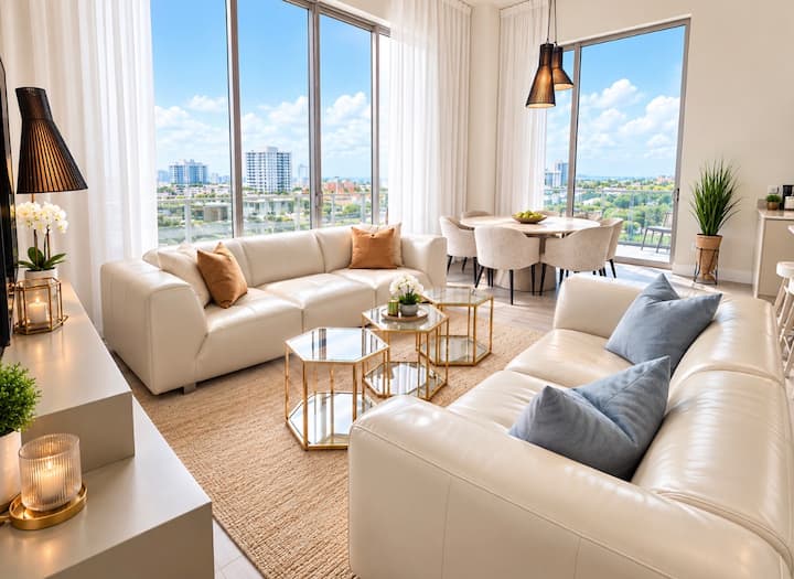 Hyde Beach House 3 Bedroom Oasis - Hallandale Beach, FL