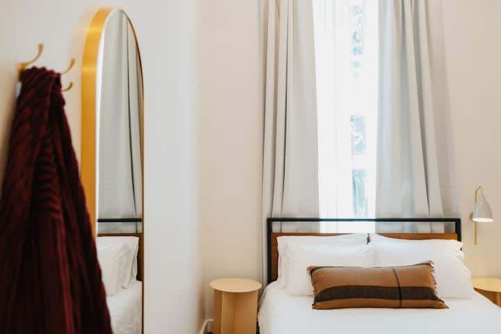 Cozy Single Room, Ac And Desk At Outsite Chelsea - Queens, NY