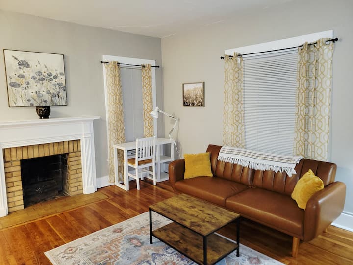 Pat's Place
Apt B
Cozy 1br Flat In St. Joseph - Saint Joseph, MO