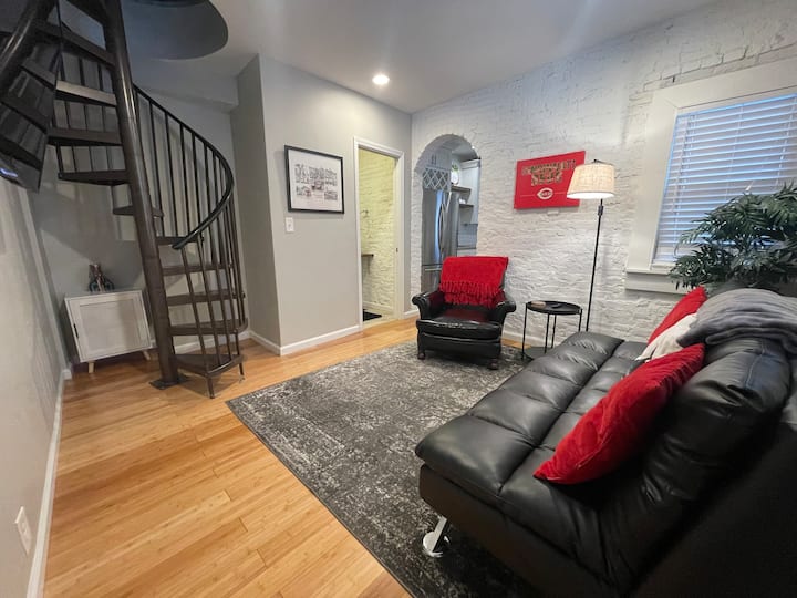 Incline Condo Otr / Downtown, Free Parking Spot! - Cincinnati, OH