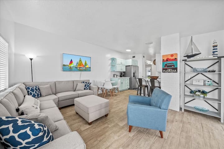 Cozy Beach House Pool / Beach, Rocket Launch Views - Cape Canaveral, FL