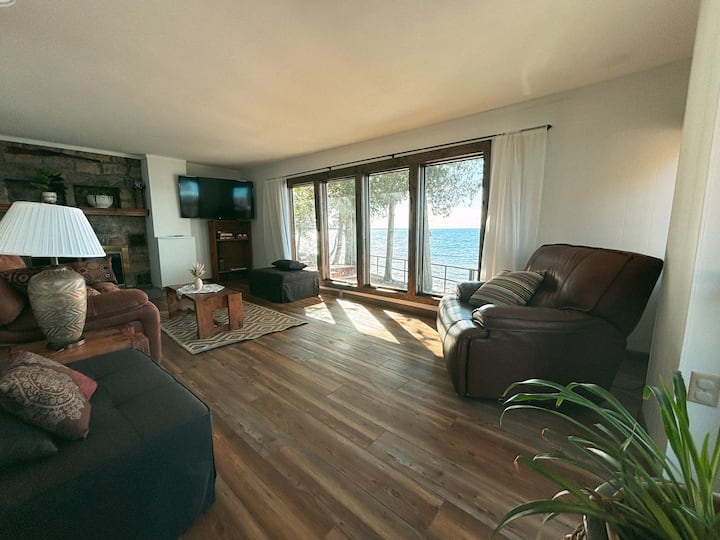 Charming Waterfront Cottage - 도어 카운티