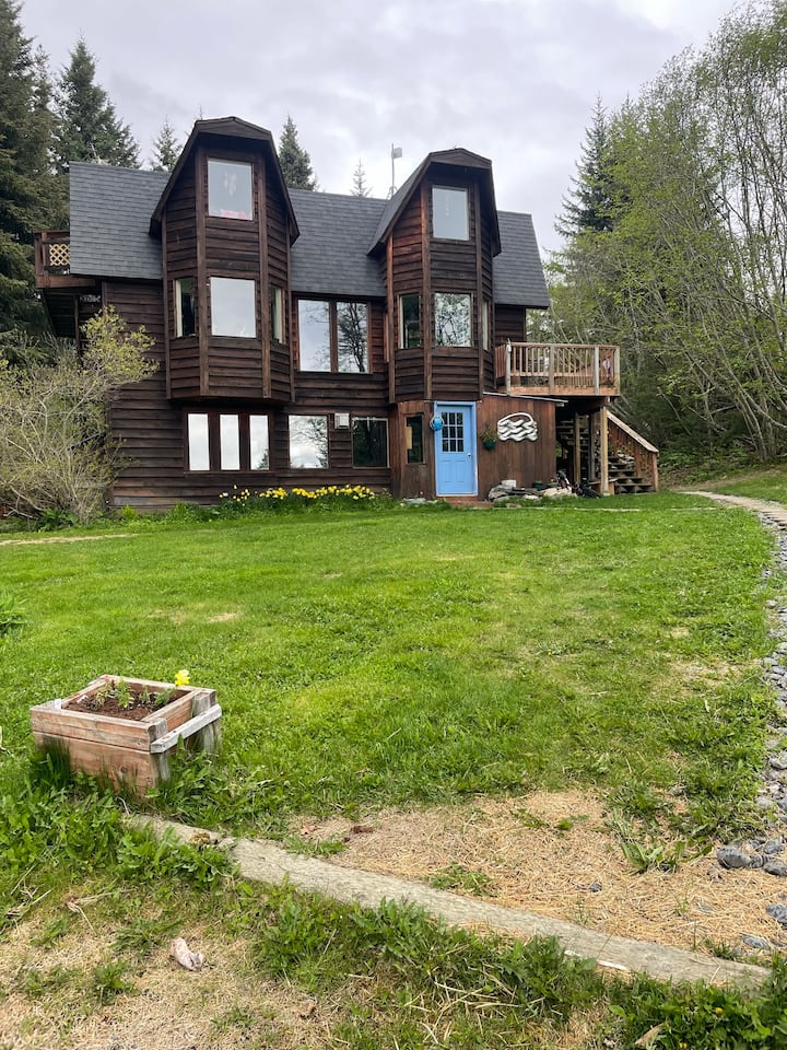 Salty Stays On The Hill! Big House, Nice View! - Homer, AK