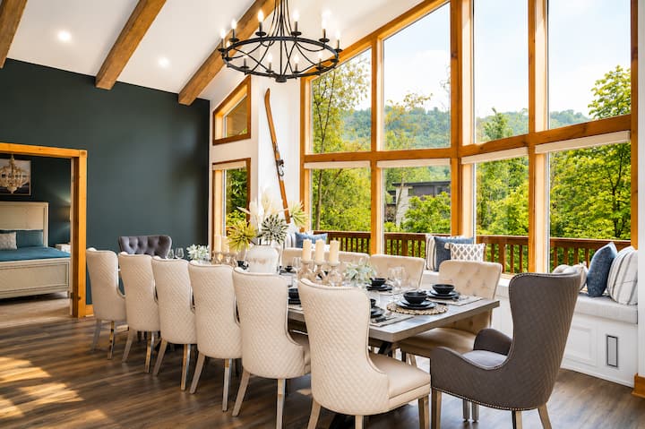 Beautiful 10br Chalet • Swim Spa • Sauna • Cinema - Collingwood