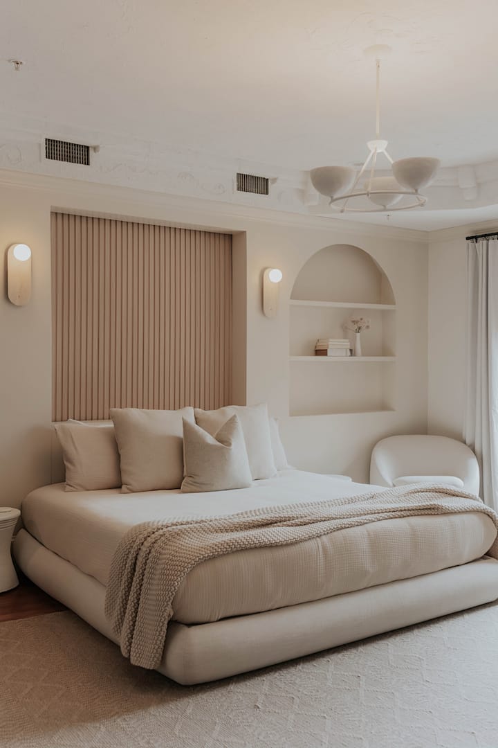 Downtown Suite With Outdoor Terrace - Culpeper, VA