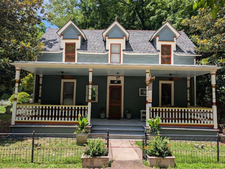 Historic Home W/ Patio & Workspace - Eureka Springs, AR