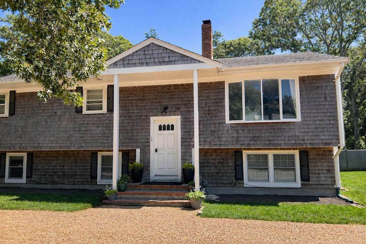 Walk To Downtown Edgartown In A Quiet Neighborhood - Edgartown, MA