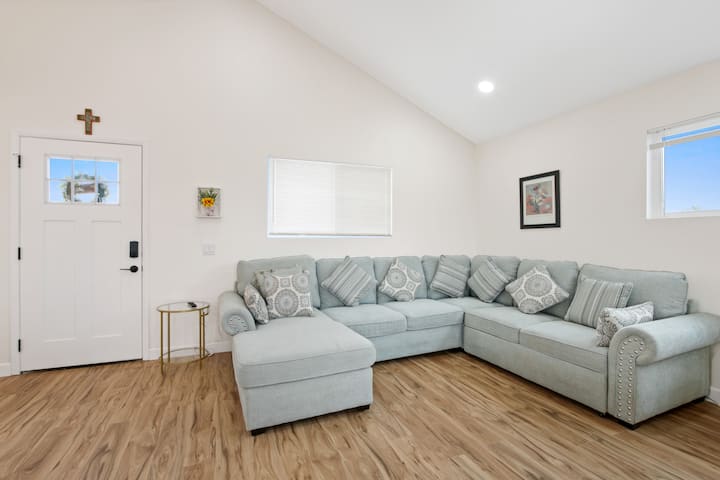 Bright Warm Retreat Near Disneyland - Anaheim