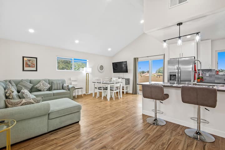 Bright Warm Retreat Near Disneyland. - Anaheim, CA