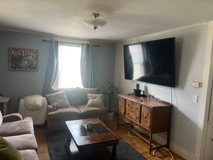 Cozy Retreat In The Heart Of Bangor - Bangor, ME