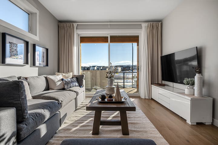 Pond View ·Lux Home ·Central Ac· Garage· Banff 1hr - Calgary