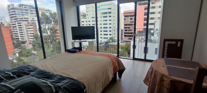 Estudio Piso 6. Edificio Qorner. La Carolina - Quito