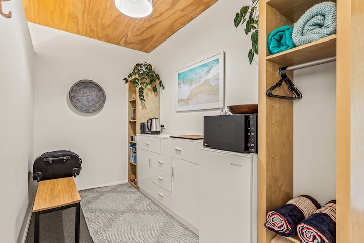 Modern & Peaceful 
Bethlehem Guest Suite -Tauranga - Tauranga