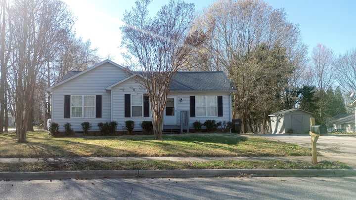3br/2ba•fast Wifi Furniture Market Hpu Local Event - High Point, NC