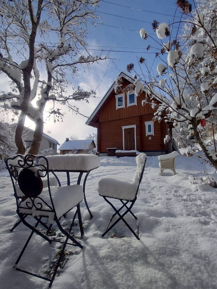 飯綱高原のログハウスを一棟貸切。アマネゲストハウス - Nagano