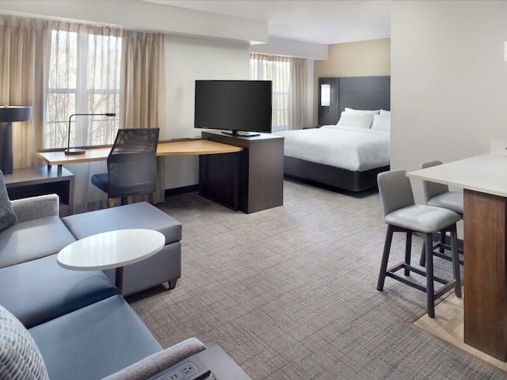 Rare Find!two Pet-friendly 2br Suites, Onsite Pool - Cary, NC