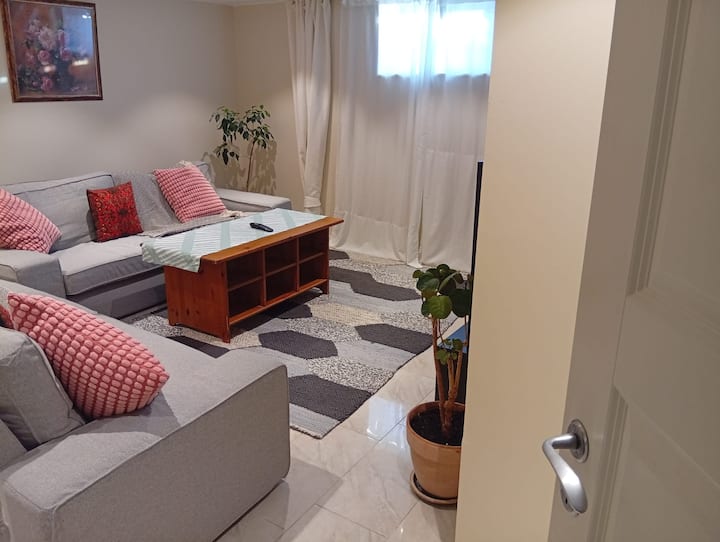 Spacious Apt – 3 Sleeping Areas & Private Entrance - Göteborg