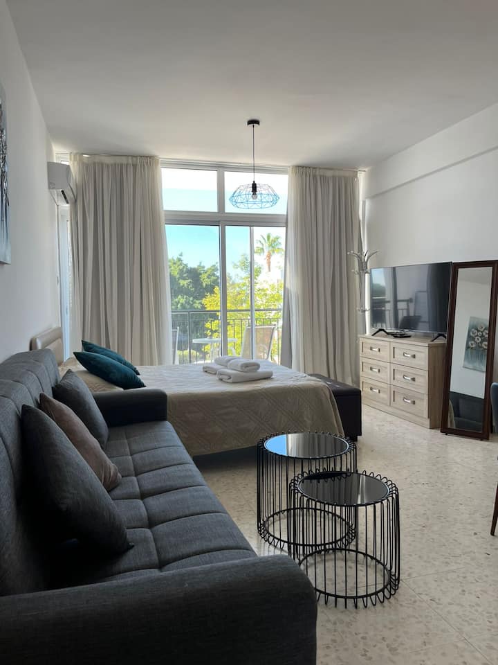 Almyria Apartments, Studio 2- By Noma Stays Cyprus - Paphos