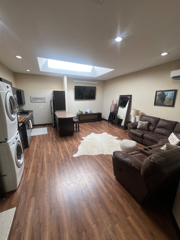 Cozy Condo- Historic Downtown - Aberdeen, SD