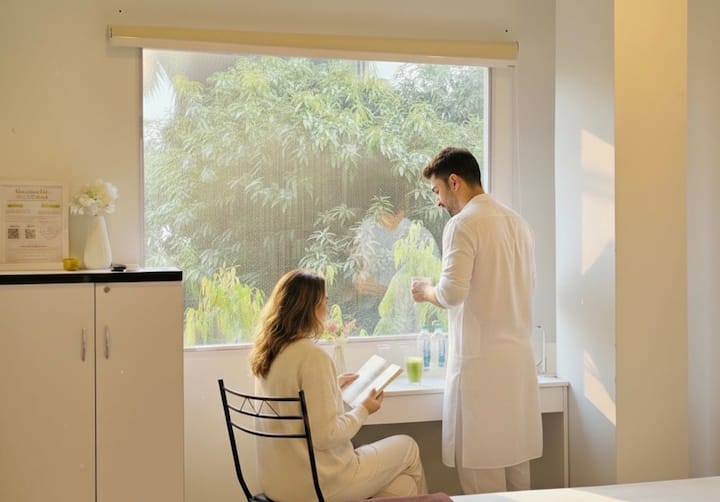 Vintage + Cute Vibe | Loved By Female Travelers - Lucknow