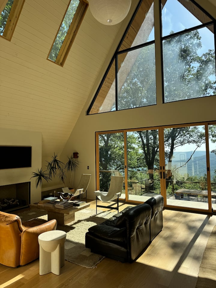 Stayframe: A Designer Getaway With Mountain Views - Monteagle, TN