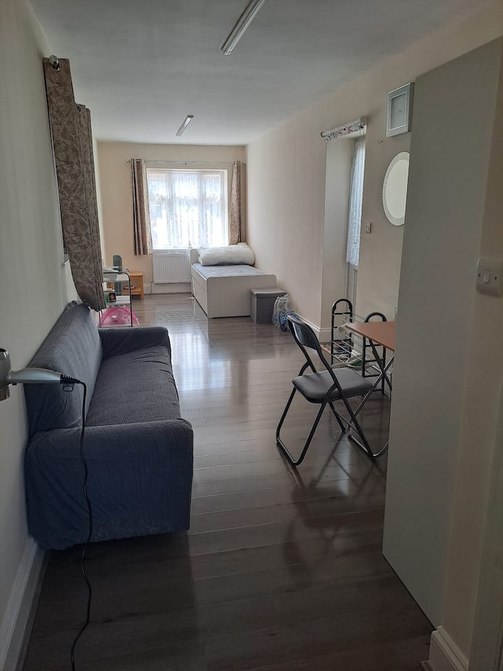 Room In Hornchurch With 2 Beds - 롬퍼드