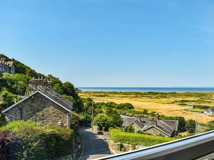 Harlech Castle And Beach Home - Portmeirion