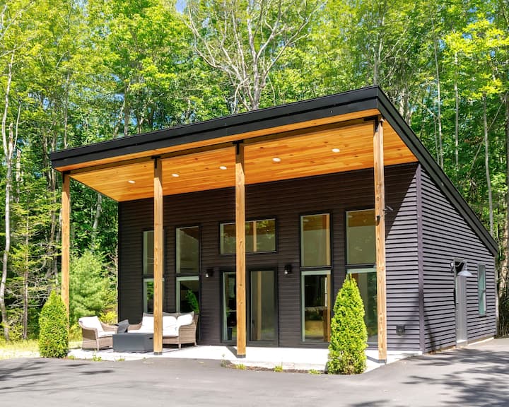 The Black Haven Tiny Home - Maine