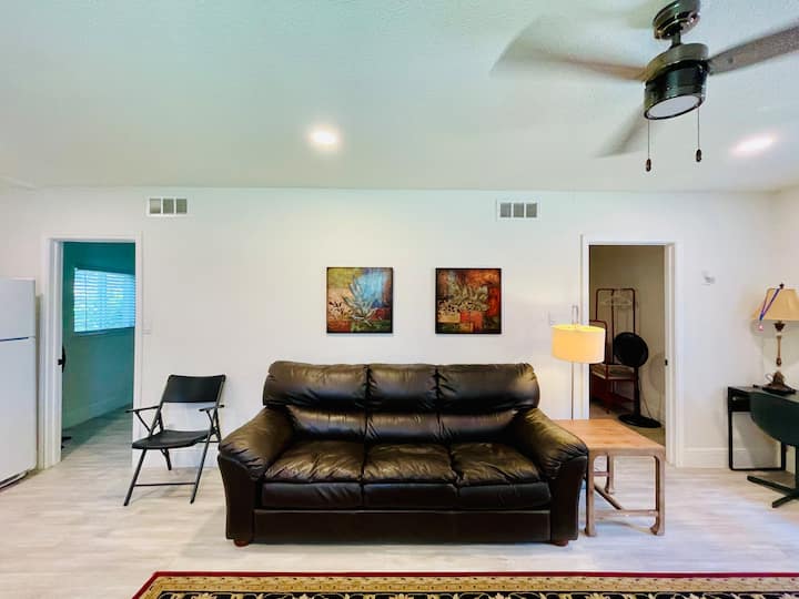 2bedrooms1bath Spacious Houston Centric Apartment - Houston, TX