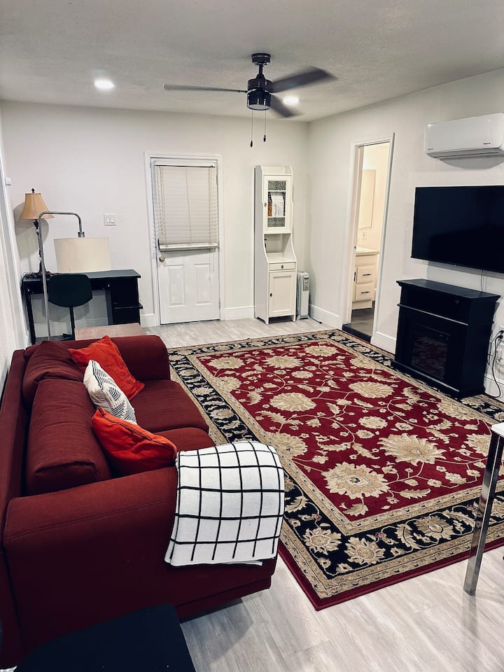 2bedrooms1bath Spacious Houston Centric Apartment - Houston, TX