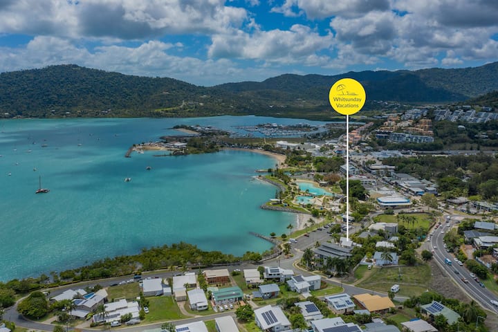 'Island Time' Whitsunday Beachfront Apartment - Airlie Beach