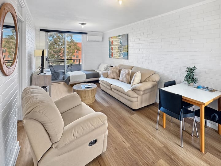 Right In Fremantle. Sleeps 3. - Coogee