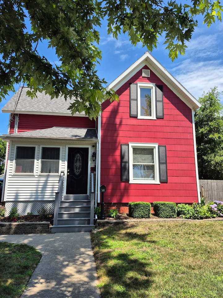 Short Walk To Town And Beaches! - South Haven, MI