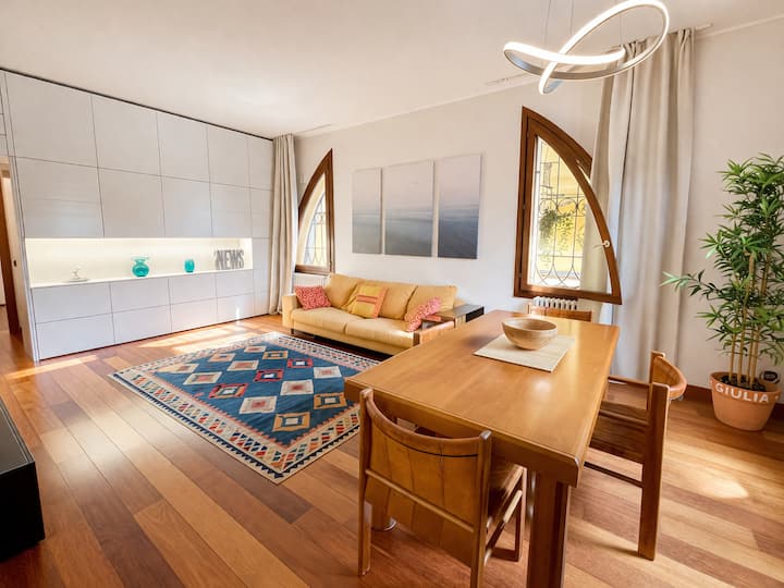 (Piazza Mazzini)120 Mq/ 2 Camere/ 2 Bagni + Garage - Padua