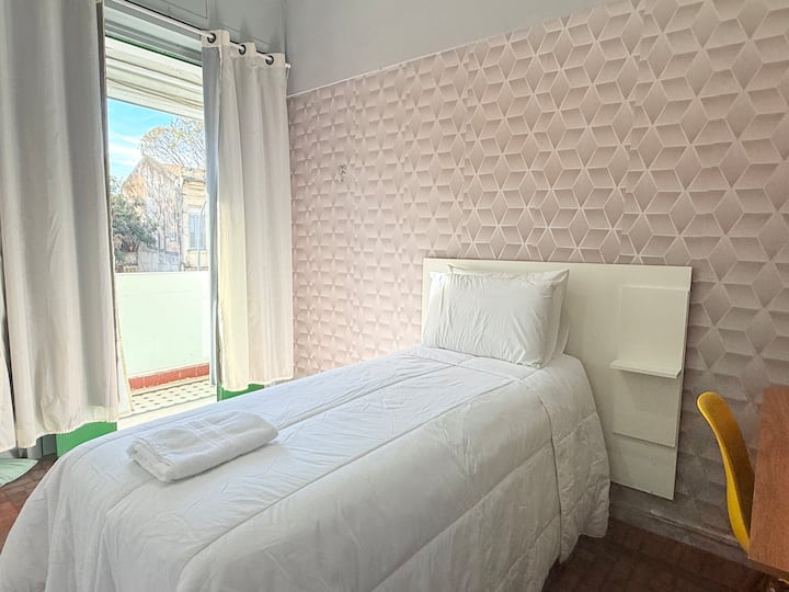 Quarto 100 Metros Do Aterro Do Flameng - Rio de Janeiro