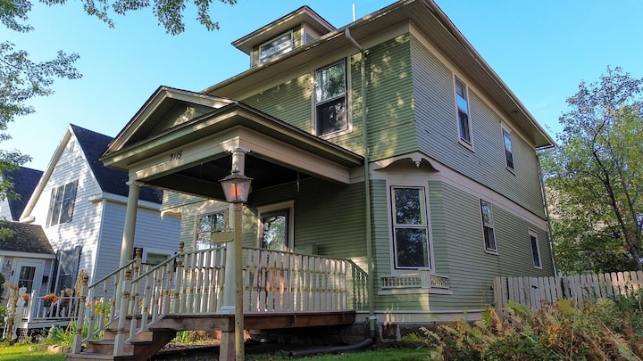 Spacious 1907 Historic Home Near Duluth - Duluth, MN