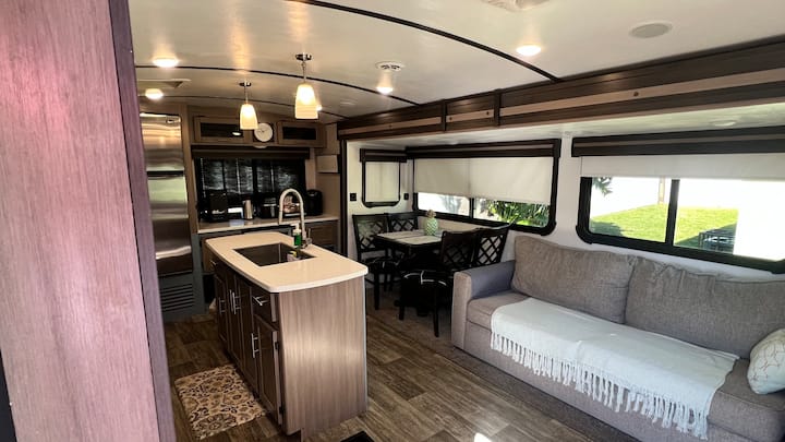 Welcome To Our Beautiful Deluxe Rv Home - Plantation