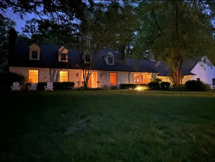 Woodland Hideaway At Fox Knoll-2 Rms! Sleeps 4+ - Carmel, IN