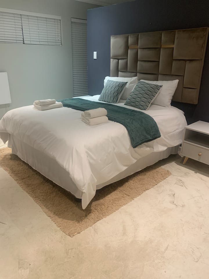 Peaceful, Calm And Warm Home Away From Home - East London