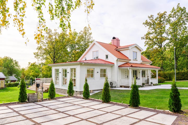Modernt & Nyrenoverat Sommarhus - Gränna