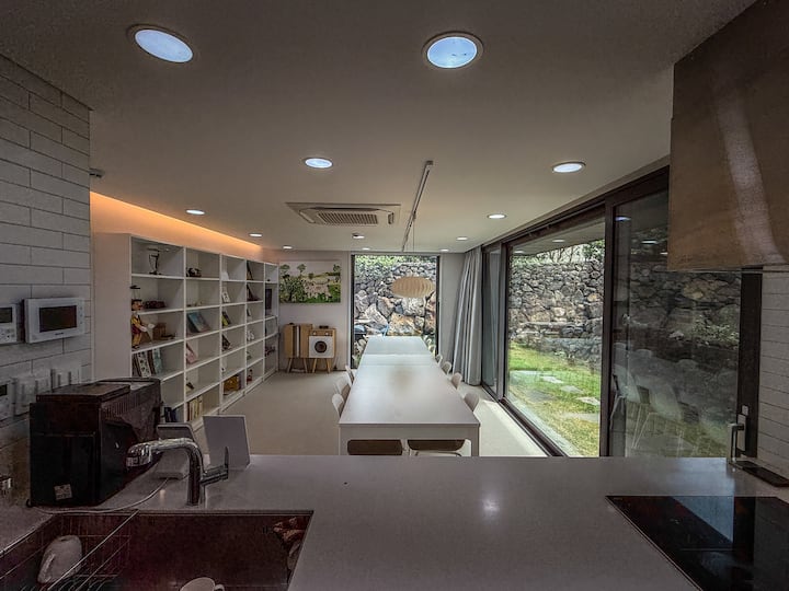 1-min Walk To Beach | Group Stay | Hamdeok - Jeju-si