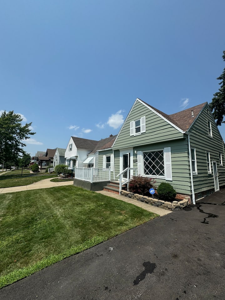 "Escape N Elevate Airbnb Getaway - Northfield, OH