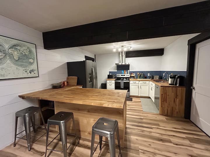 King, Queen And 2 Twin Beds 2bedroom 1bath - Long Lake, Anchorage