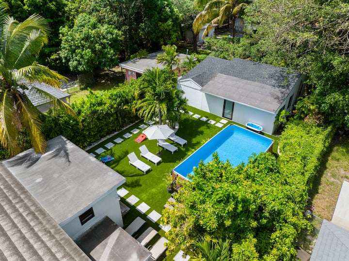 Spacious 7br Miami Villa W/ Bbq & Tropical Yard - Miami, FL
