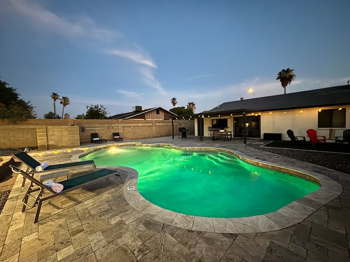 Backyard Oasis Pool  Fire Pit  Sleeps 10 - Mesa, AZ