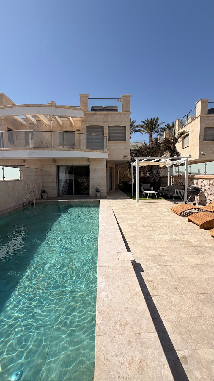 Villa Lotus | Private Heated Pool | Jaccuzi | 4br - Eilat