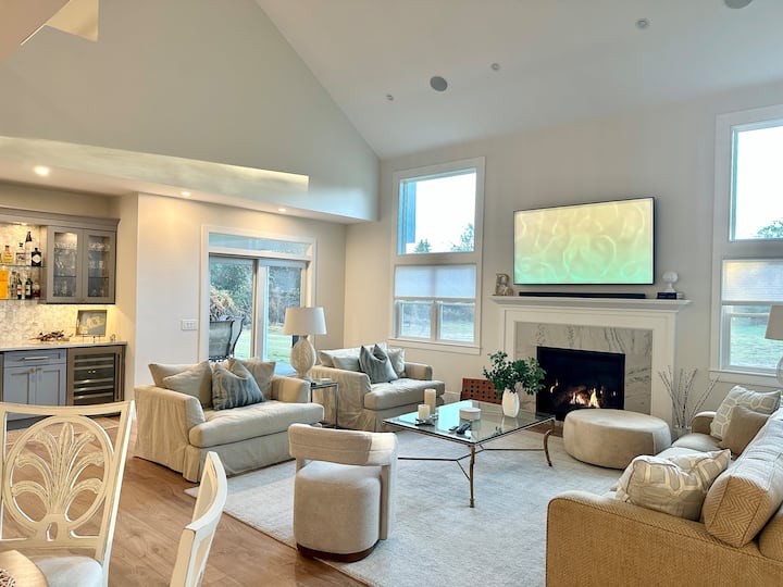 Montauk Luxury Beach Home
5 Bedrooms
5 Baths - Montauk, NY
