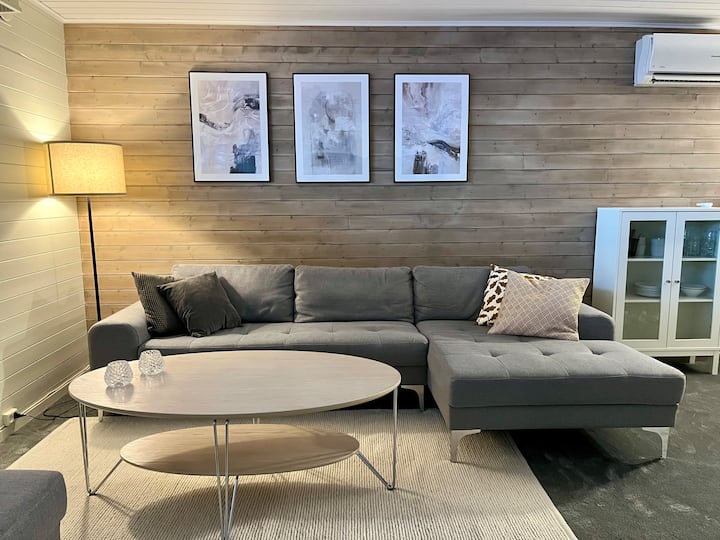 Sentral Og Privat Kjellerstue Med Parkering - 트롬쇠