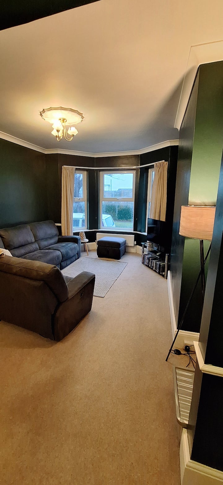 5x Dble Bed
10min Walk Port
40min Drive Sizewell C - Lowestoft